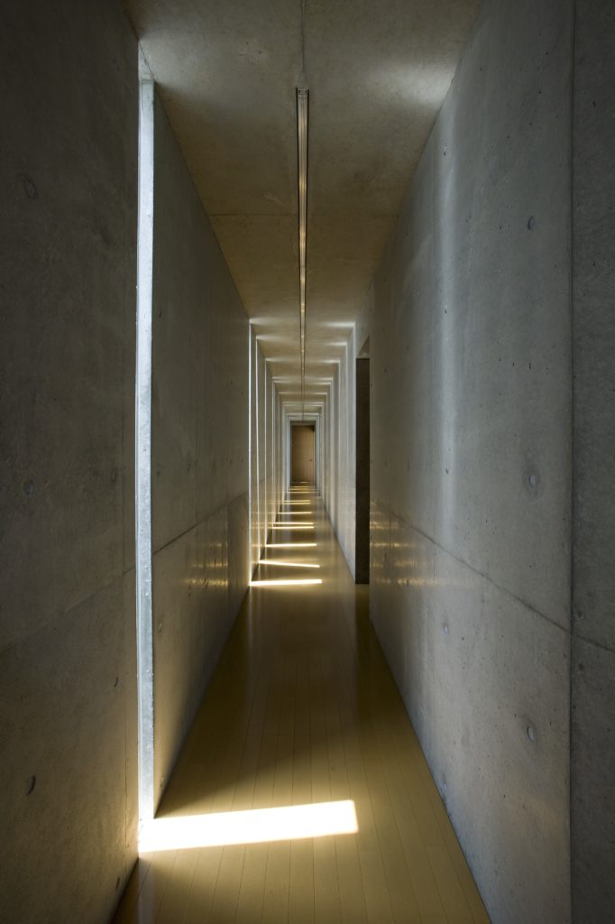 Concrete Slit House by Eastern Design Office