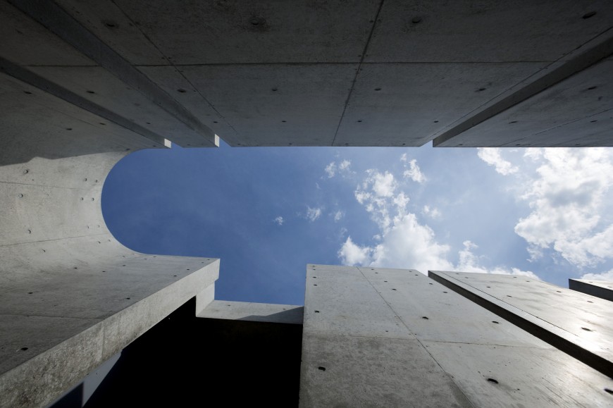 Concrete Slit House by Eastern Design Office