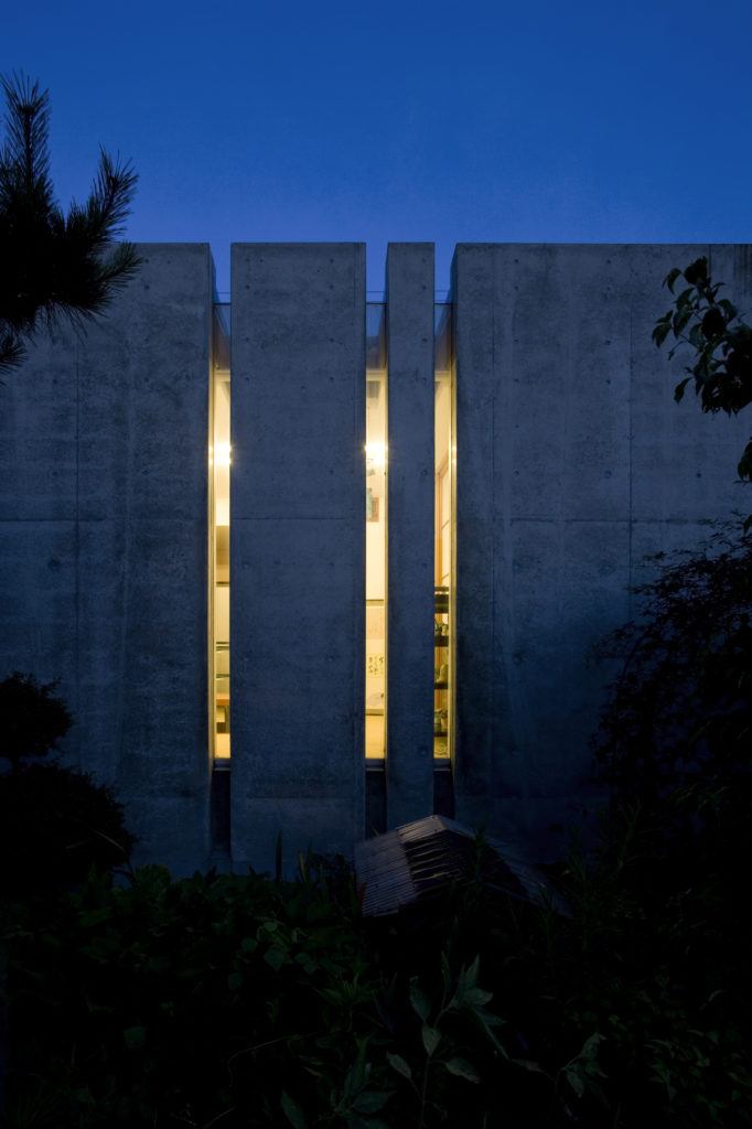 Concrete Slit House by Eastern Design Office