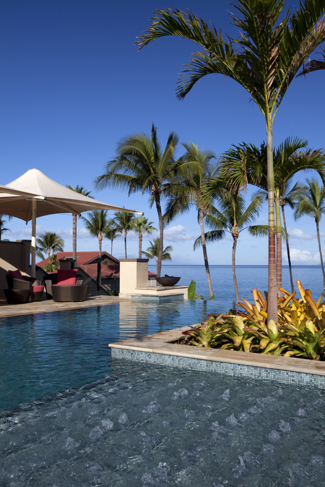 47 Incredible Infinity Pool Designs (Stunning Photos)