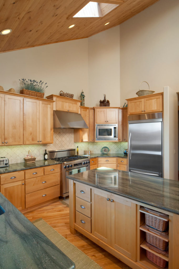52 Beautiful Kitchens with Skylights (PICTURES)