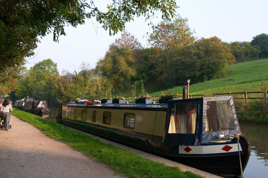 32 Incredible and Unique Houseboat Designs (PHOTOS)