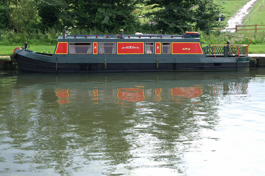 32 Incredible and Unique Houseboat Designs (PHOTOS)