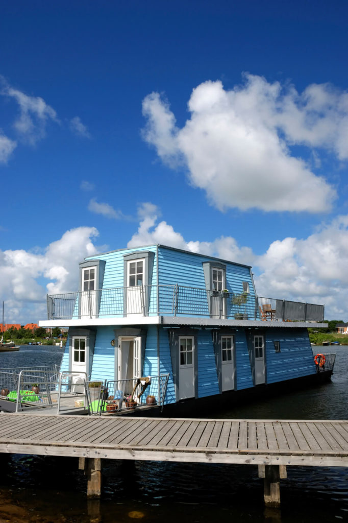 32 Incredible and Unique Houseboat Designs (PHOTOS)